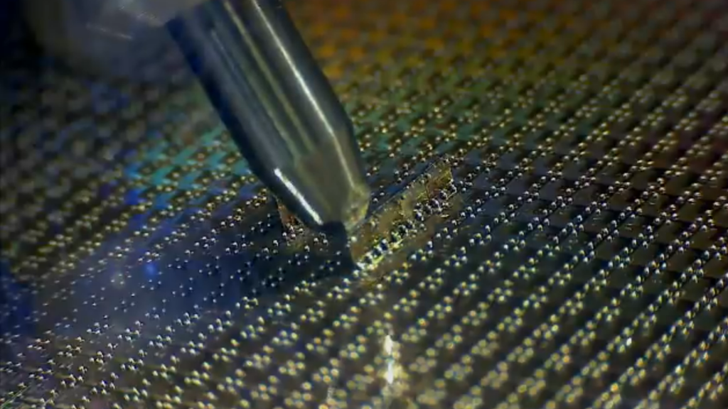 LaPlace技术下的垂直翻转芯片接合